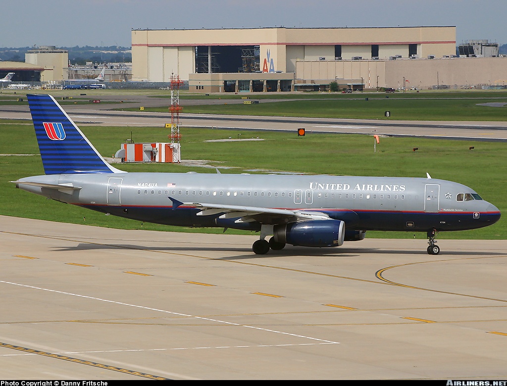 Do you support United Airlines bringing back the Battleship Gray livery ... Do you support United Airlines bringing back the Battleship Gray livery ...