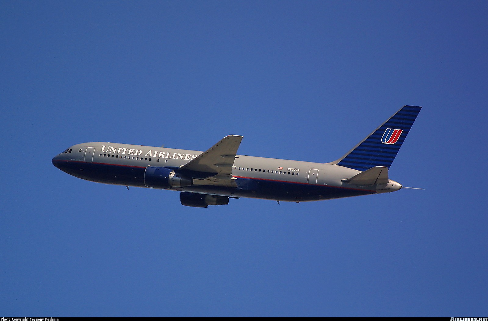 Do you support United Airlines bringing back the Battleship Gray livery ... Do you support United Airlines bringing back the Battleship Gray livery ...